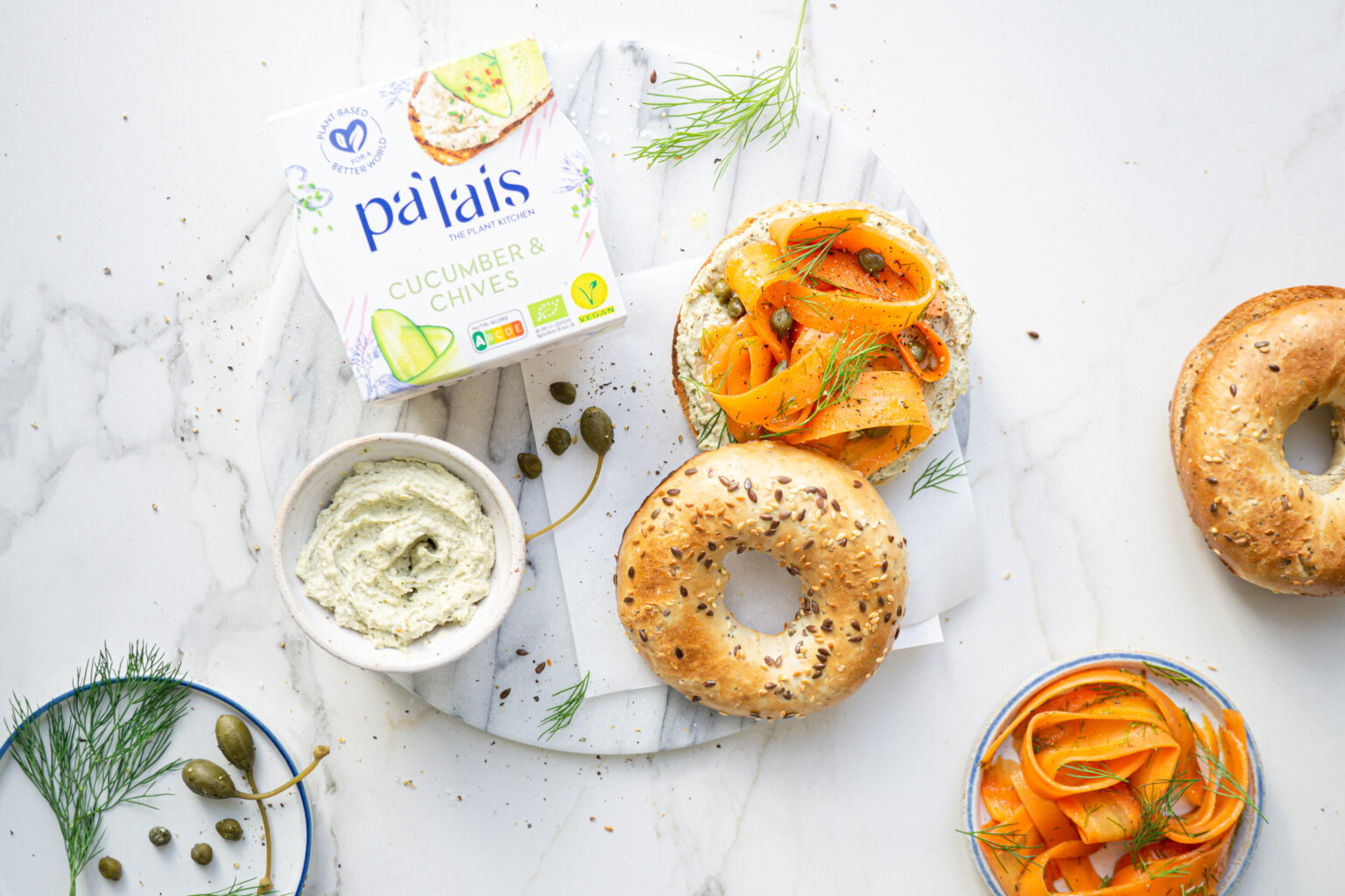 Pa'lais - Cheesy bagel with carrot gravlax, capers and dill